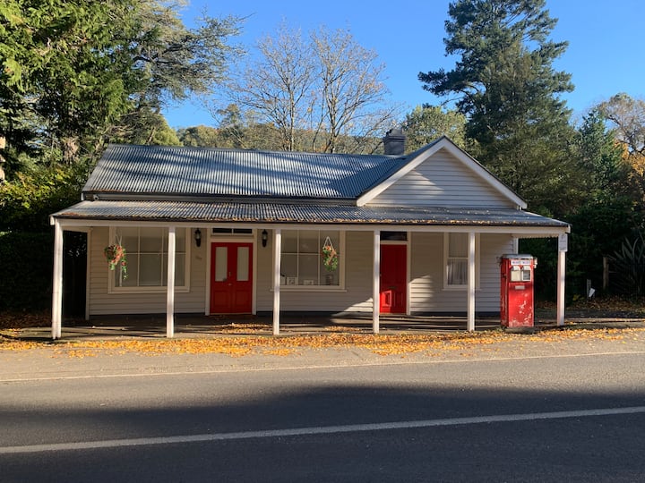 Cottage By The Bowser - Romsey