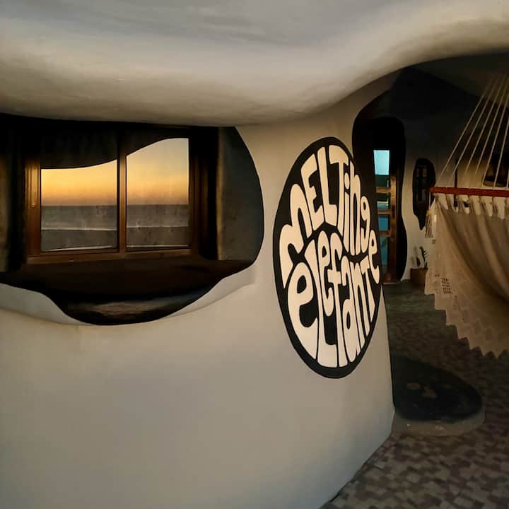 Melting Elefante, North King Room - Nicaragua