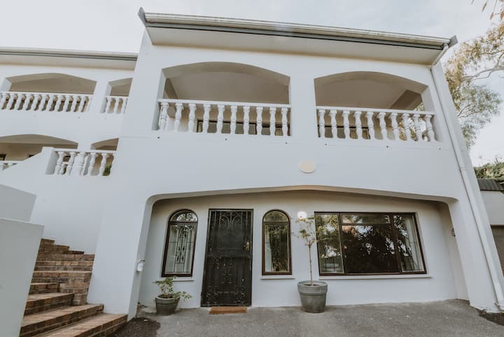 Somerset West Retreat For Romance Or Remote Work - Somerset West