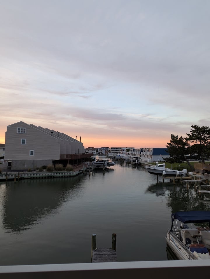Waterfront Condo W/ Balcony, Right On The Canal - Ocean City, MD