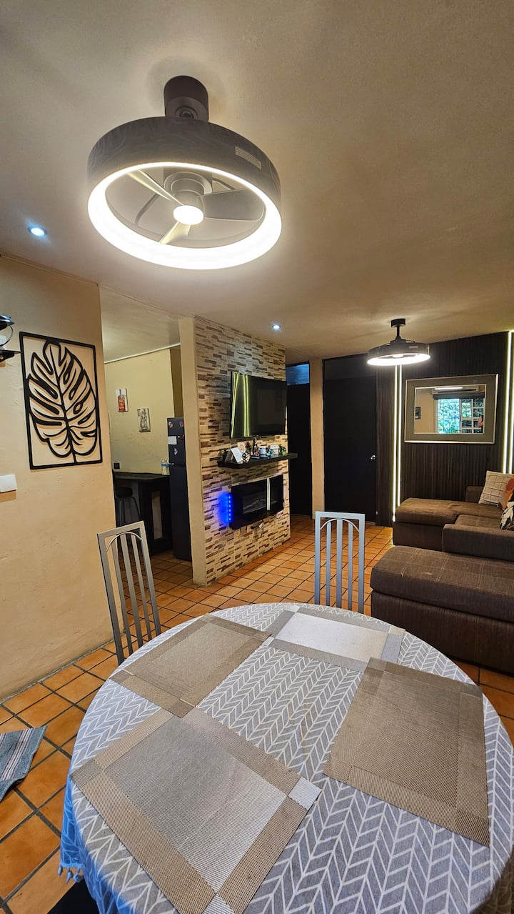 Linda Casa, Excelente Ubicación Y Super Comoda - Guadalupe, Mexico