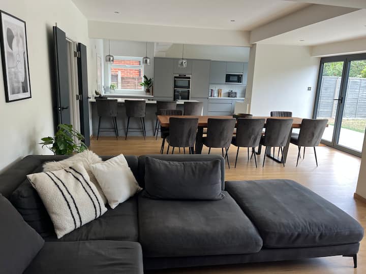 5 Bedroom House Just A Short Walk To The Beach - Bournemouth