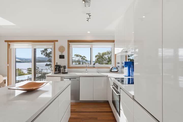 Exquisite Waterfront Oasis Near Bruny & Hobart - Tasmania