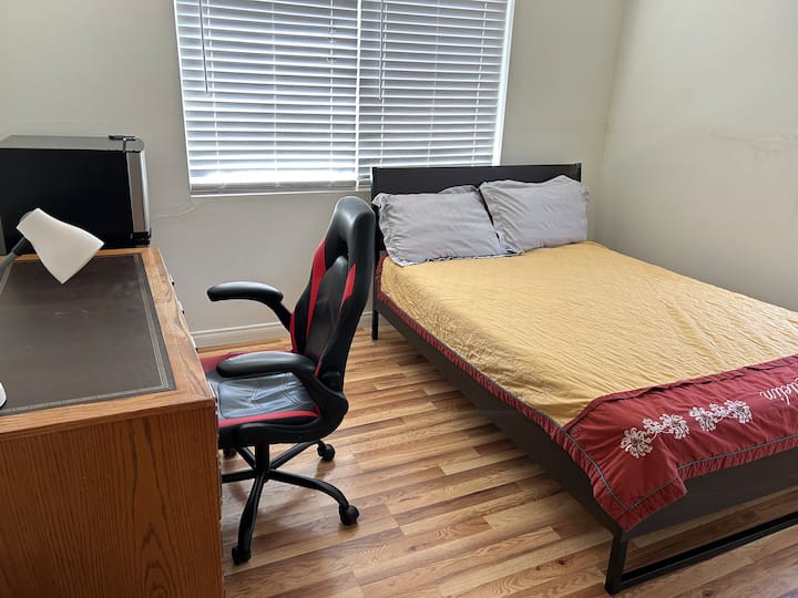 Private Room D Near Uci, Beach, Airport, Hwy 5/55 - Irvine, CA