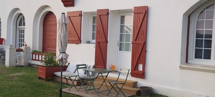 Superbe Studio à Acotz - 셍-쟝-드-류즈