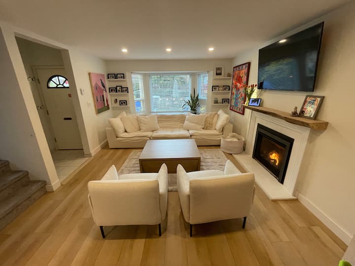 Bright Kitsilano House Near Beach - Private Yard - Vancouver