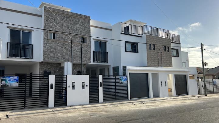 Welcome To Casa Baja Sol! Rooftop Dipping Pool! - Playas De Tijuana