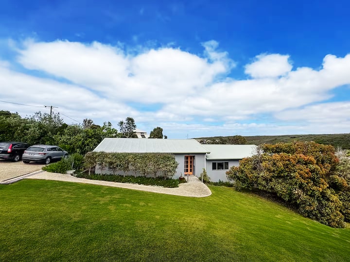 12 Apostles ~ Large House In Central Port Campbell - Port Campbell