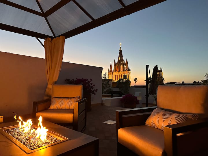 Romantic Escape! Prime Location Ac + Rooftop Views - San Miguel de Allende