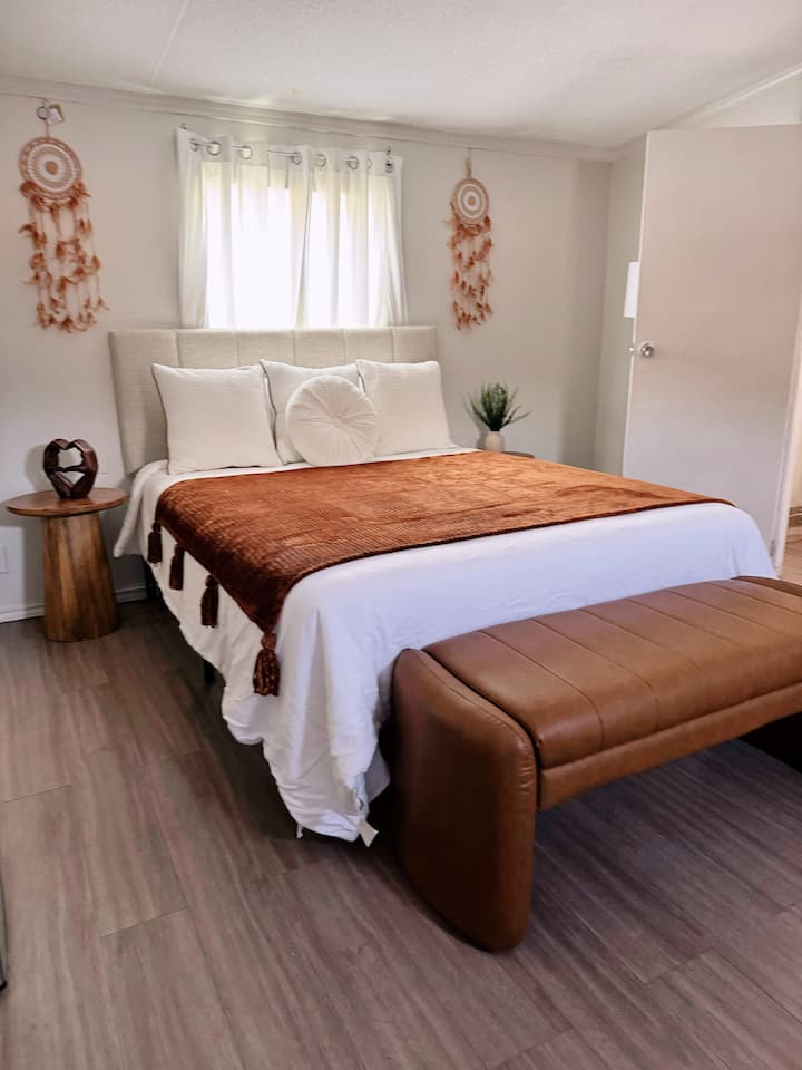 Lovely Blue 1-bedroom Apartment With Free Parking - Laredo, TX