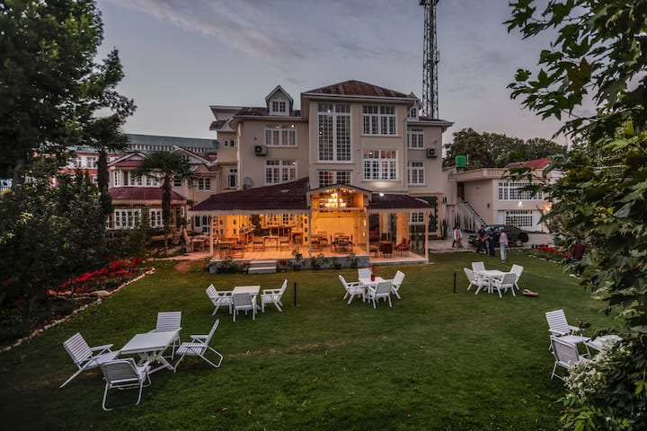 Family Suite With Breakfast - Srinagar