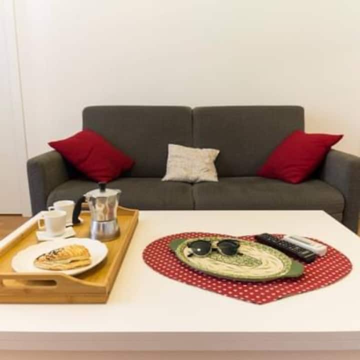 Bilocale Sui Navigli - Metro M2 - Milan