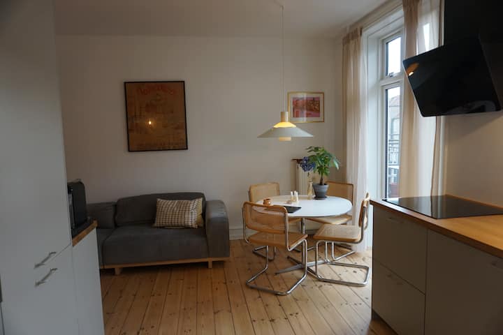 Newly Renovated With Balcony, Heart Of Nørrebro - Kopenhagen