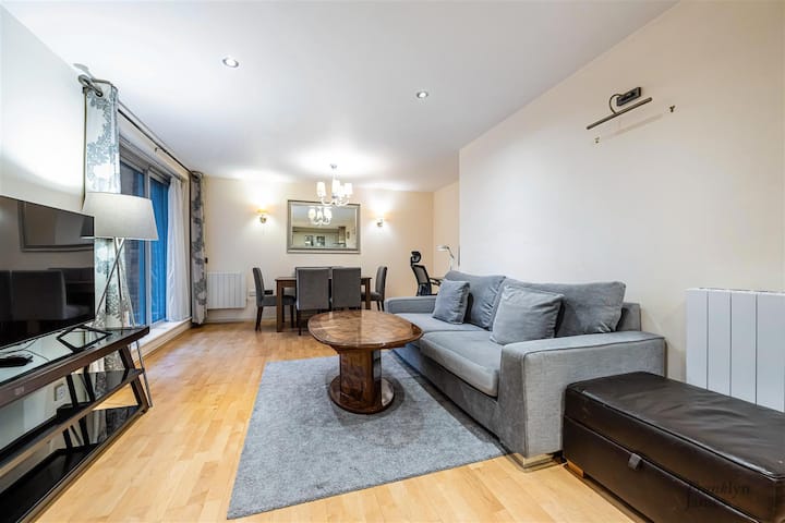 Modern 2 Bedroom Flat In Limehouse, London - London, UK