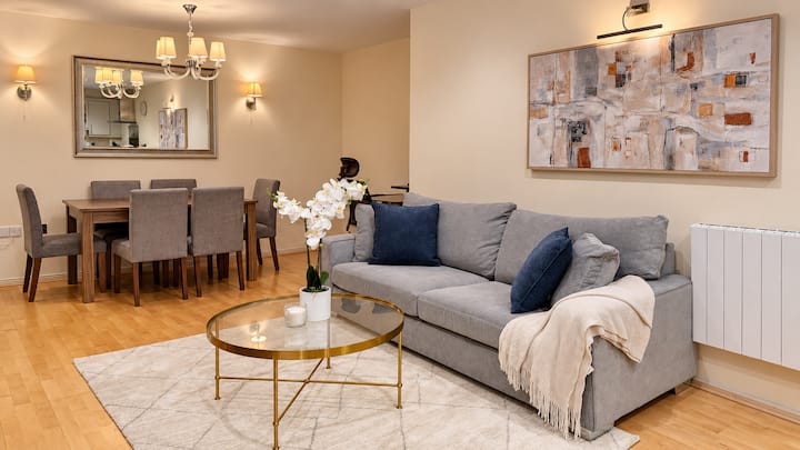 Large 2br/2ba Apartment Near Canary Wharf - London