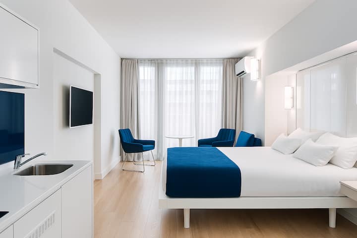 Blueside Orbi 32 M2 Studio With Double Balcony - Batumi