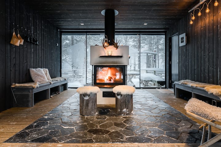 Luxury Suite: Wilderness W/ Jacuzzi. By The Lake - Finland