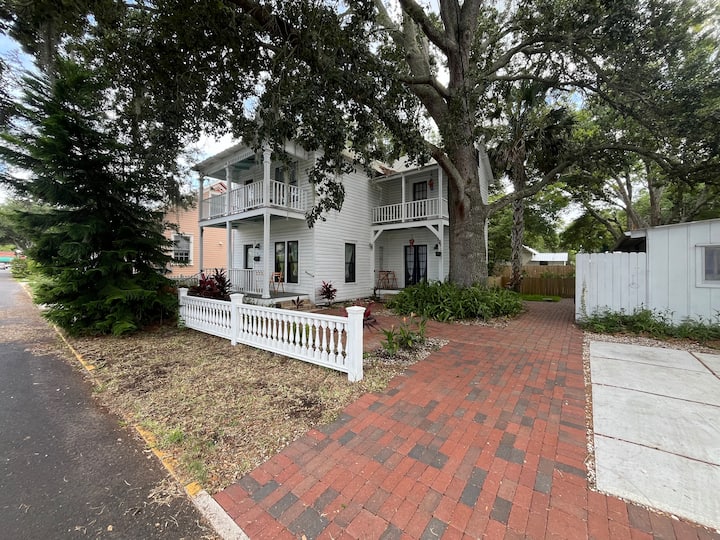 Charming Victorian Cottage In The Heart Of St. Aug - St. Augustine, FL