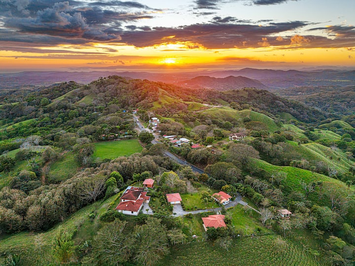 Private Resort For Weddings & Retreats. Sleeps 24! - Macacona