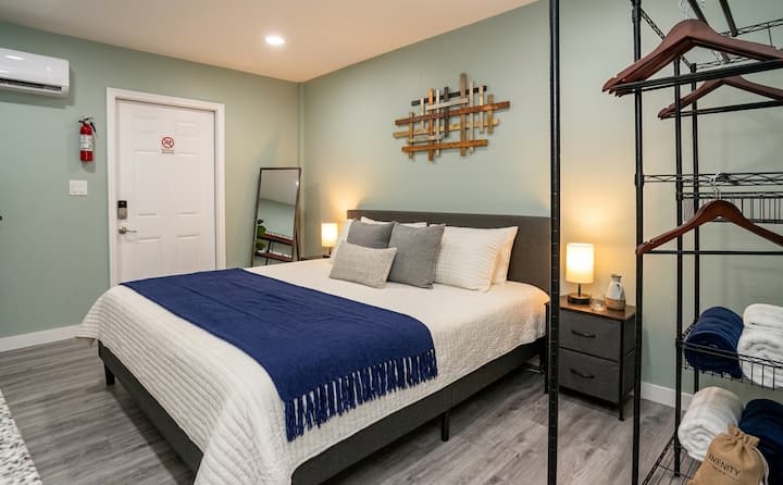 Cozy Stay For 2 – 5 Minutes To Miami Fun - Miami, FL