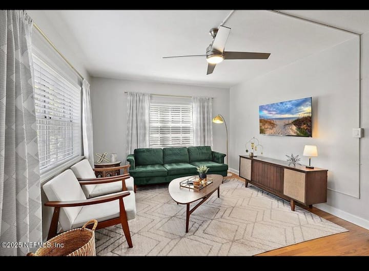 Waters Edge - 2br Mid-century Riverside Getaway - Jacksonville