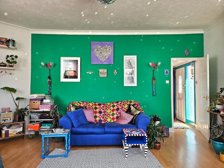 Free Onsite Parking, Central Location - Brighton Beach