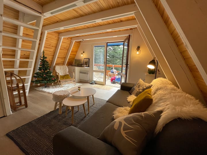 Chalet Cosy Rénové Idéalement Placé à Guzet-neige - Guzet-Neige