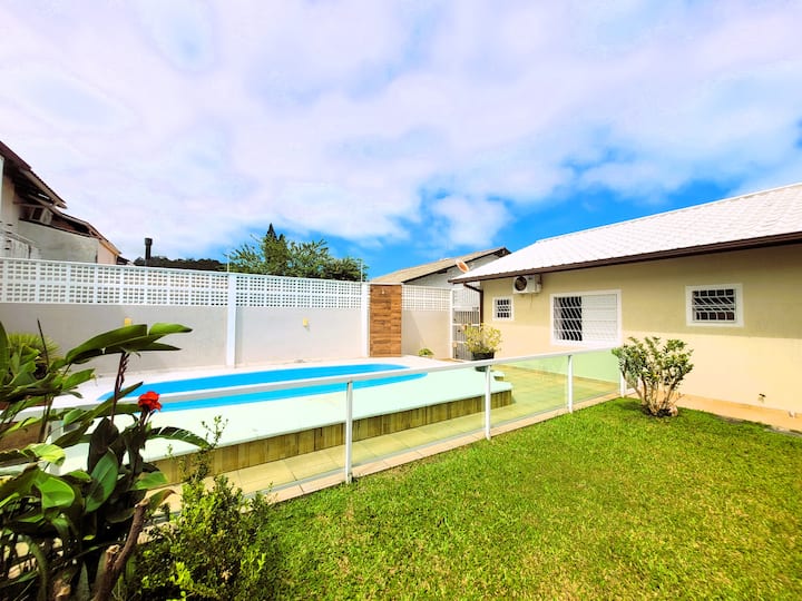 Férias Em Linda Casa Com Piscina E Perto Da Praia - Florianópolis