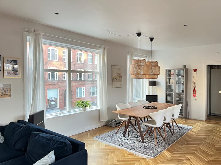 Charming Apartment With Private Yard - Kopenhagen