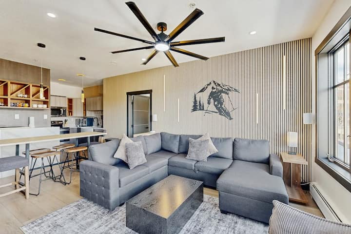 Walk-to-lifts 2br With Fireplace, Pool & Hot Tubs - Breckenridge, CO