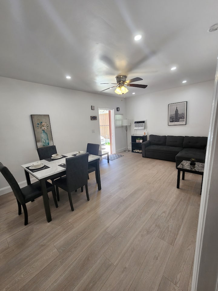 New Lovely 2b- Bedroom A Two Blocks The Beach. - Hollywood, FL