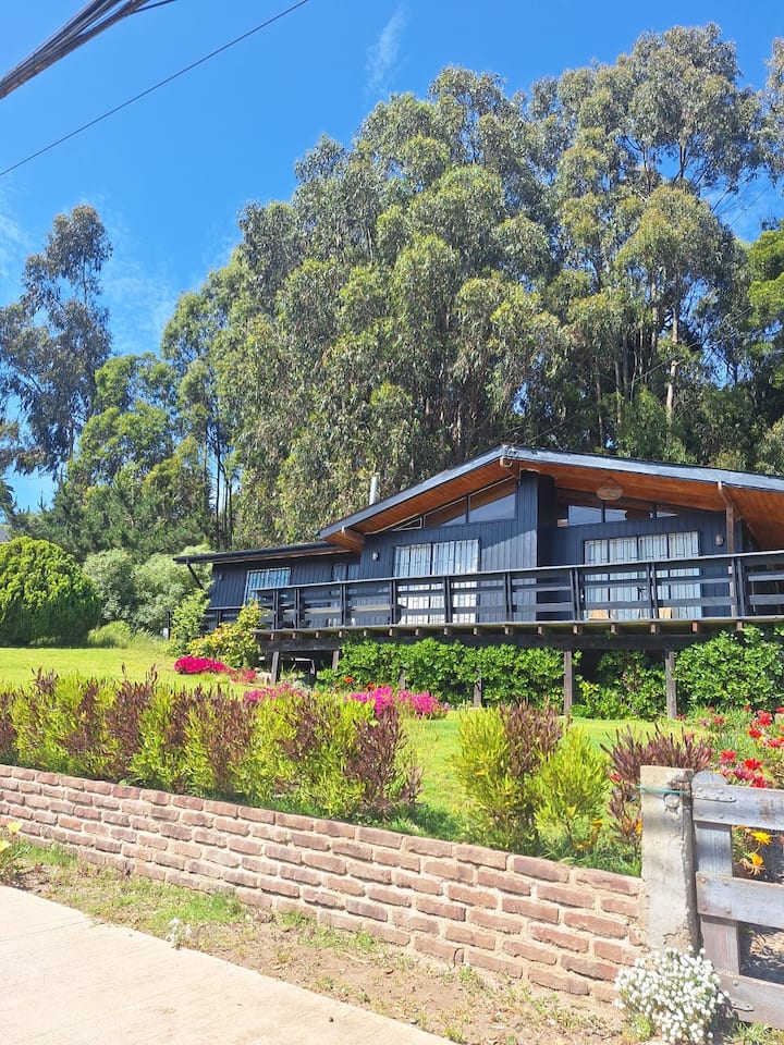 Agradable Casa Entre Bosque, A 5 Min De La Playa. - Santo Domingo, Chile