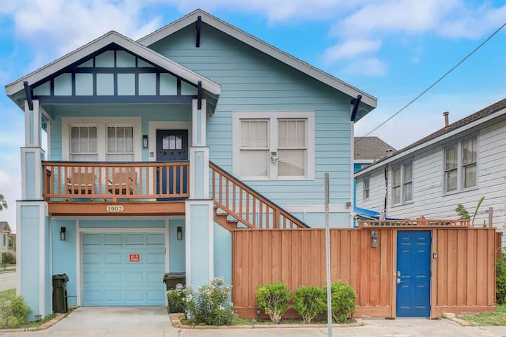 Paradise By The Pier! Downstairs Unit - Galveston