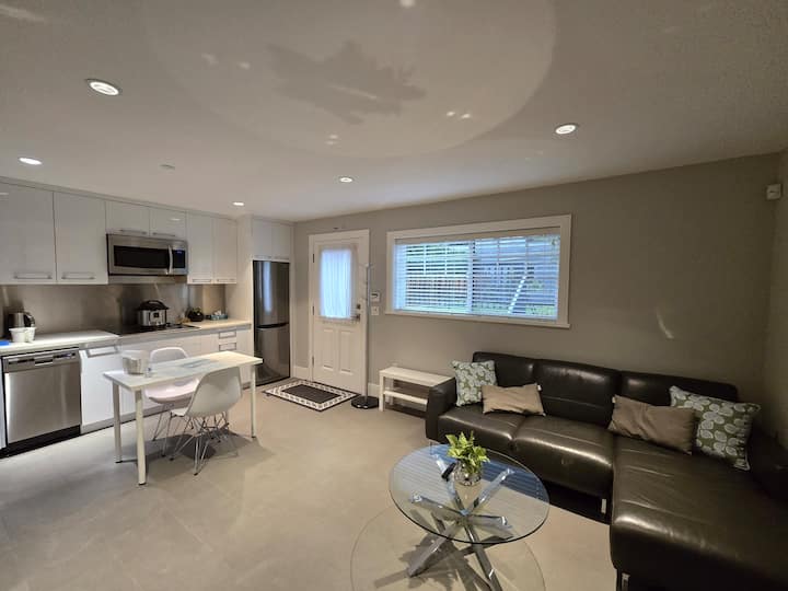 Spacious Modern Private Space Heart Of Kits - Vancouver