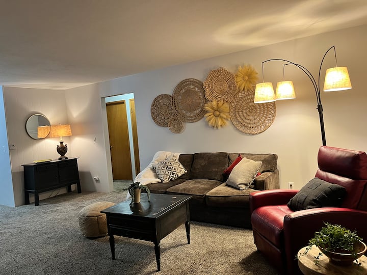 West Yakima - Furnished 2 Bedroom W/garage - Yakima, WA