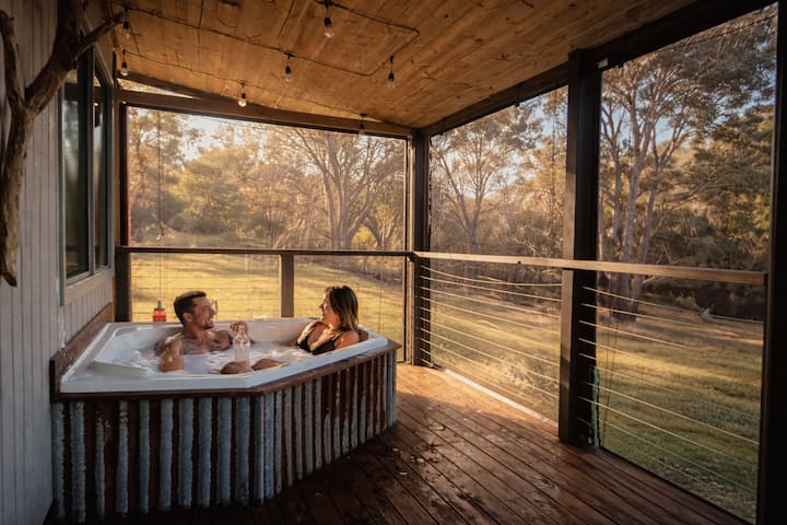 Bush Retreat Near Beechworth | Fire & Bath - Beechworth