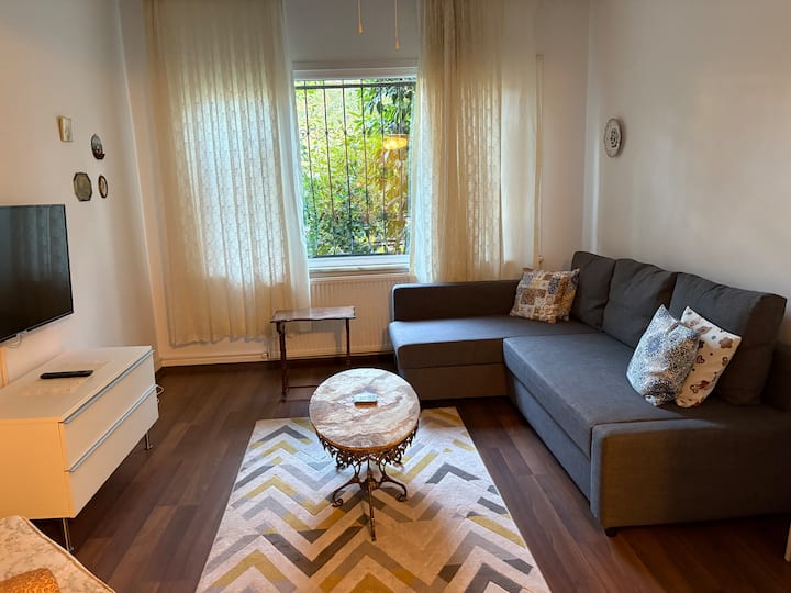 ÜSküdar, Metro Marmaray Ve Vapur ÇOk Yakin - Estambul