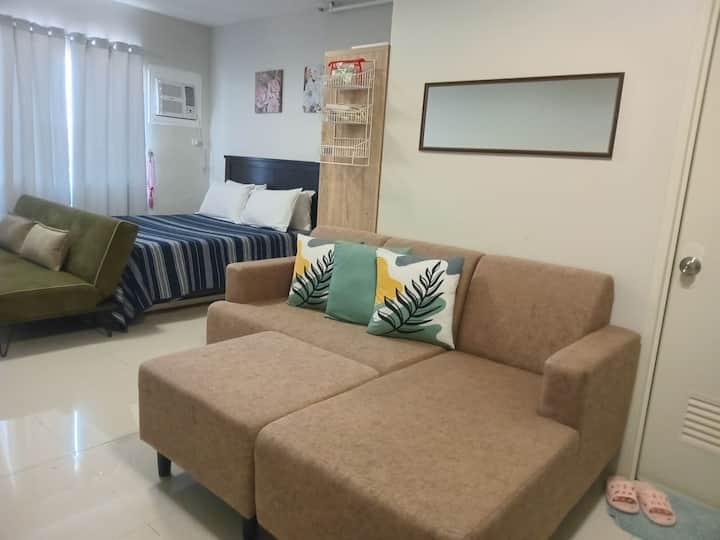 Staycation Netflix/disney+
Large Studio Peaceful - Bacolod