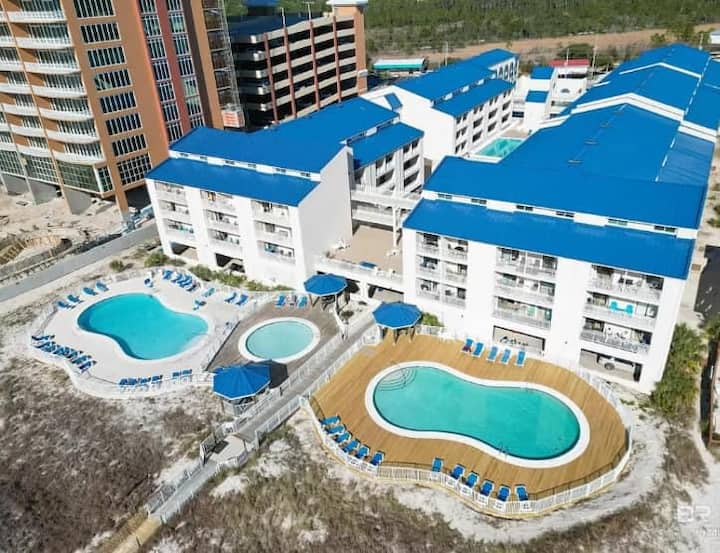 Beachside Bliss 1br/2 Bath *Sleeps 4 Adults/2 Kids - Orange Beach, AL