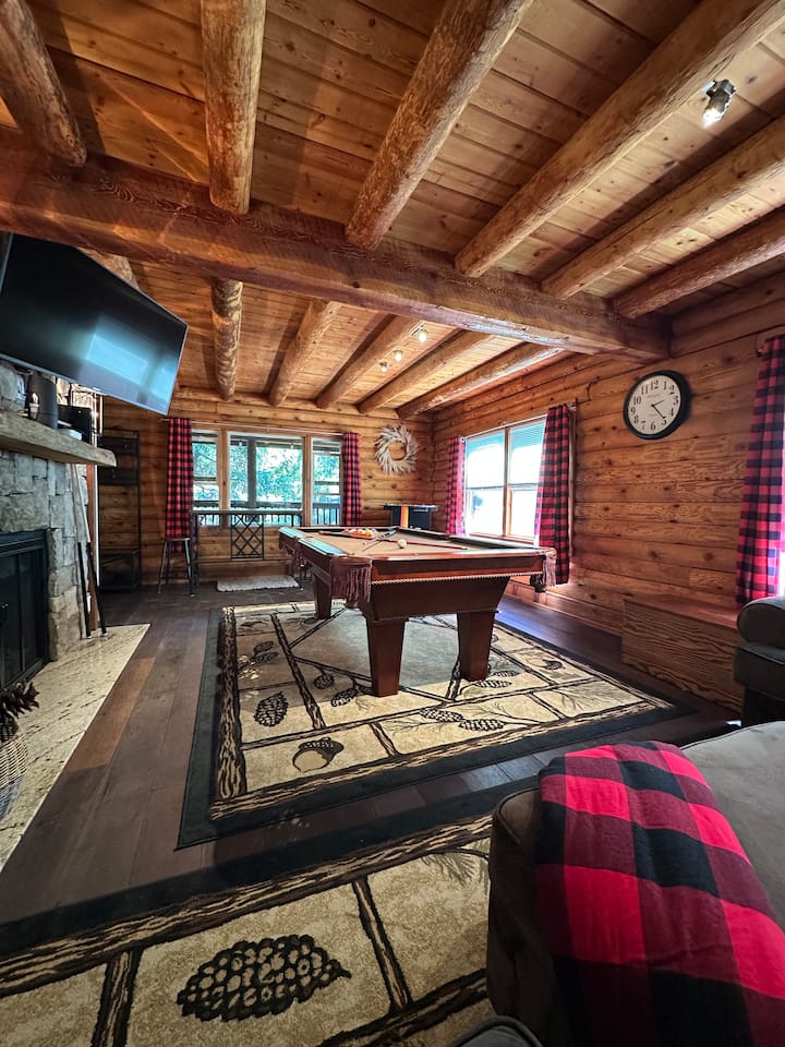 Modern Mountain Log Home-new Pool, Pong & Foosball - San Bernardino, CA