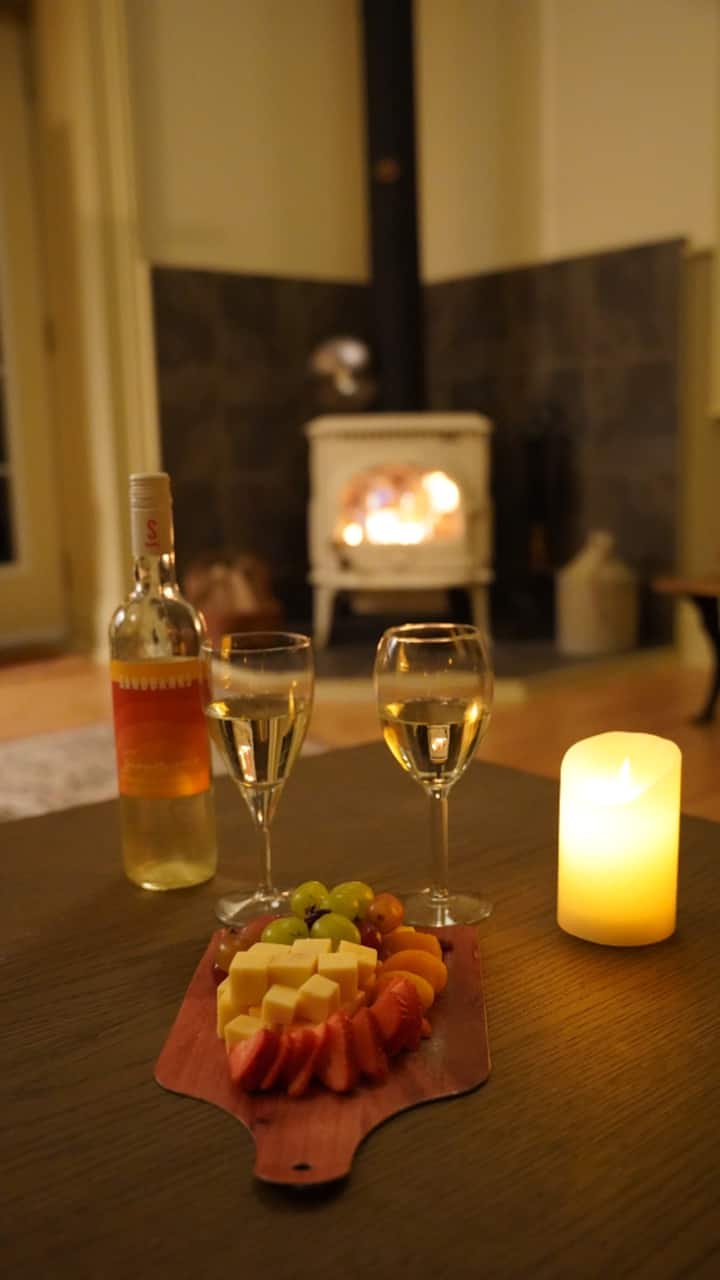 Cozy Schoolhouse Pec – Hot Tub Coming Soon! - Prince Edward County