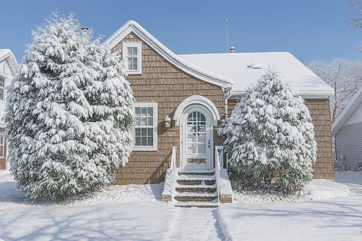 Cozy Cottonwood Cottage • Perfect Winter Getaway - 大福克斯