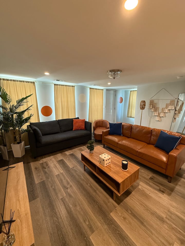 Spacious & Modern 3 Br Home | Wi-fi | Free Parking - Chicago