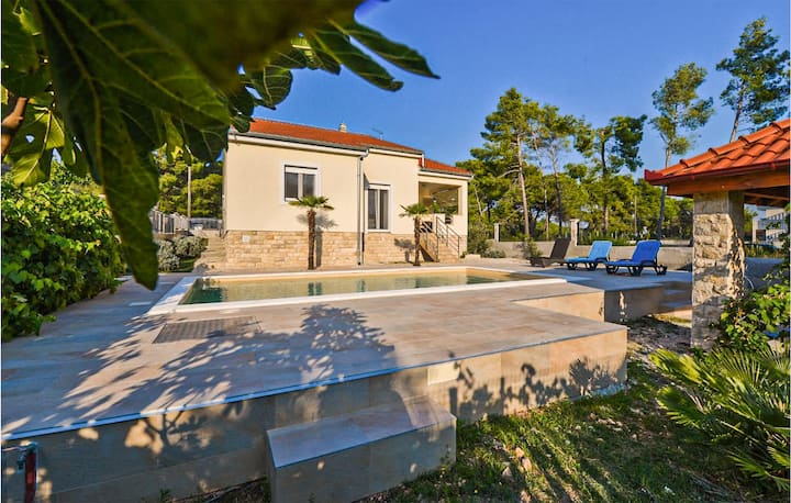 Stunning Home In Bibinje - Zadar