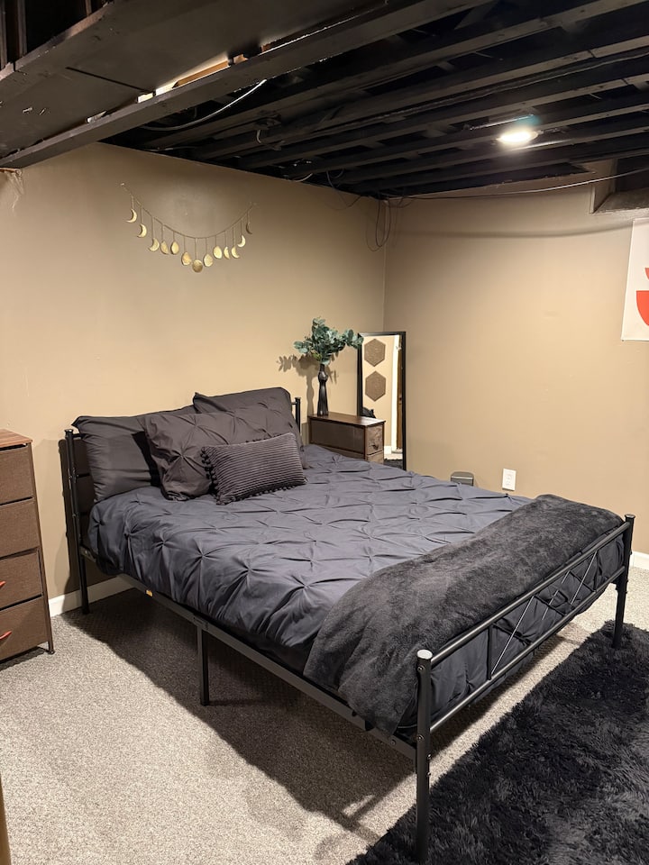 Cozy And Fresh Private Room With Private Bathroom! - Warren, MI