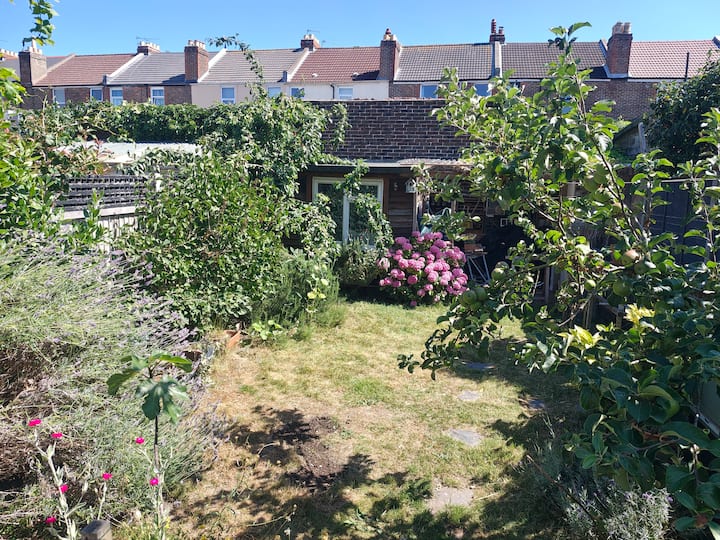 3 Bedroom Home With Patio And Home Cinema - Portsmouth