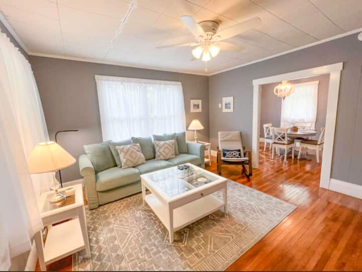 The Pearl: Lovely Cottage, Close To Vh Town/ferry - Martha's Vineyard, MA