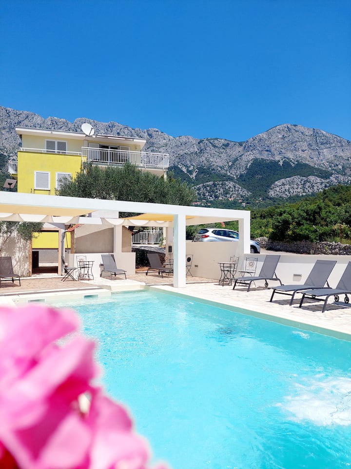 Apartmani Dia, Apartman 2 - Drvenik