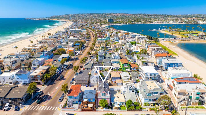 Spacious Beachside Getaway 2br/2ba - San Diego, CA