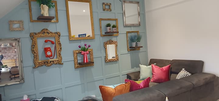 Seaside Village Apartment With On Site Parking - Wirral